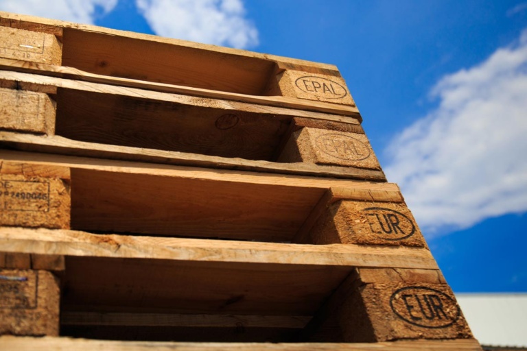 Wooden Pallets & Skids - UBEECO Packaging Solutions